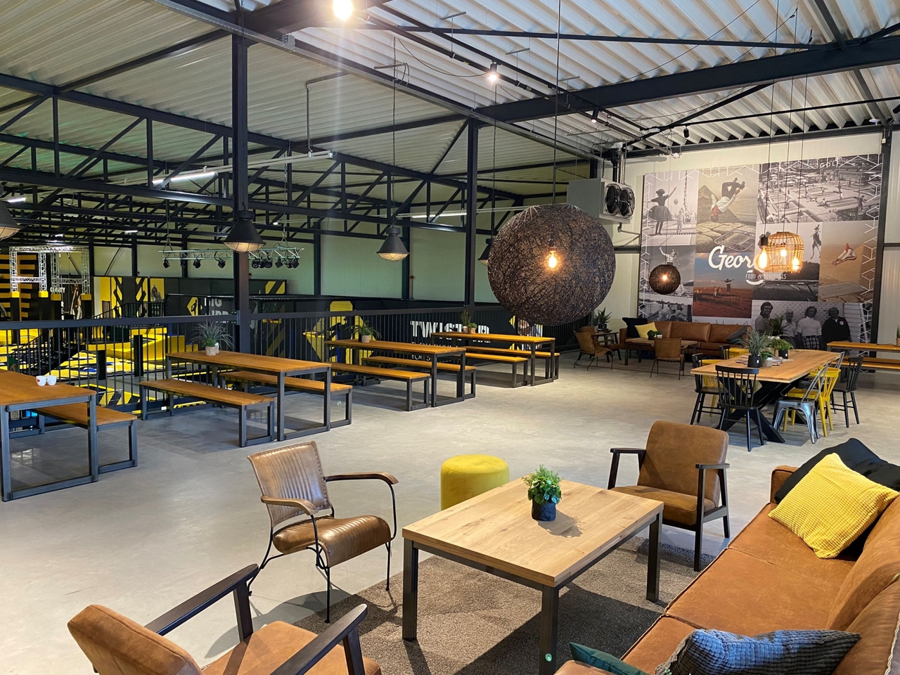 Food & Drinks at You Jump | Menu & Refreshments of You Jump